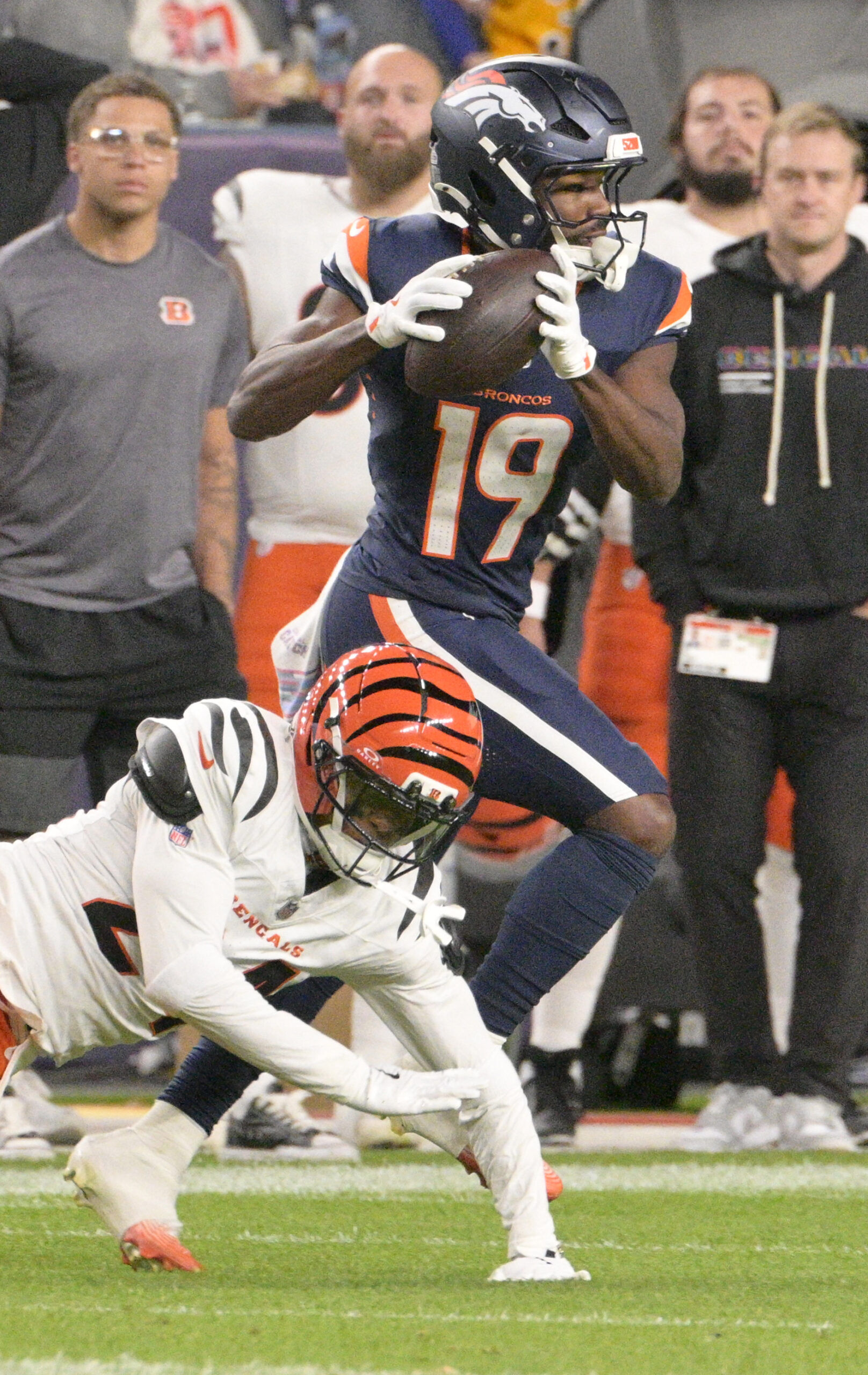 After suffering hip injury, Broncos' Marvin Mims comes up big in win over Bengals - Denver Gazette