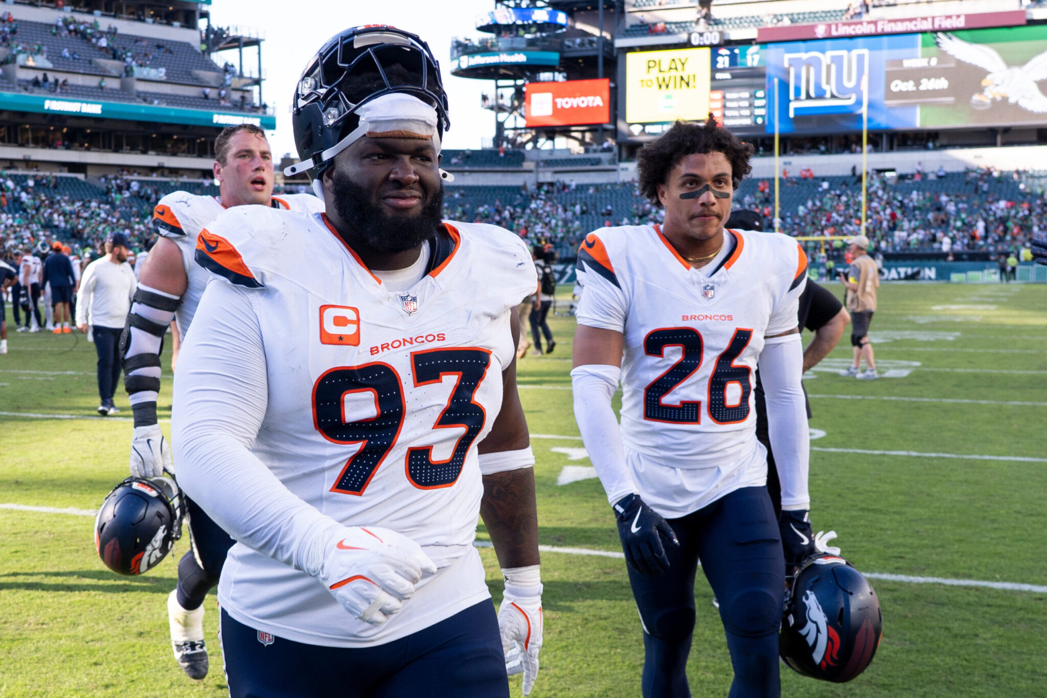 Broncos LB Alex Singleton has 'emotional' return after suffering torn ...