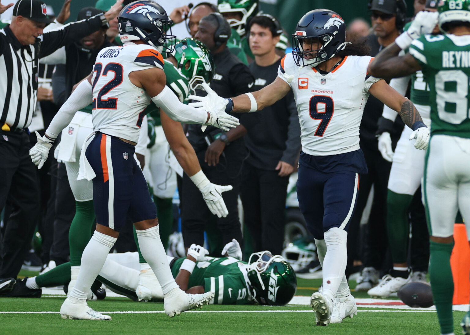 Broncos sign RB Deuce Vaughn to practice squad - Denver Gazette