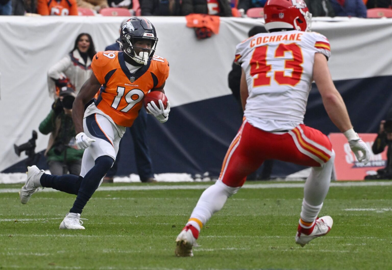 Broncos LB Alex Singleton has 'emotional' return after suffering torn ...