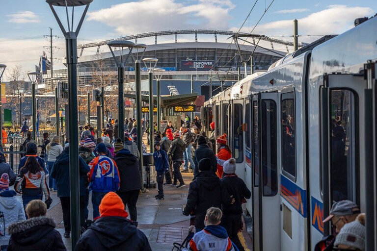 Broncos LB Alex Singleton has 'emotional' return after suffering torn ...