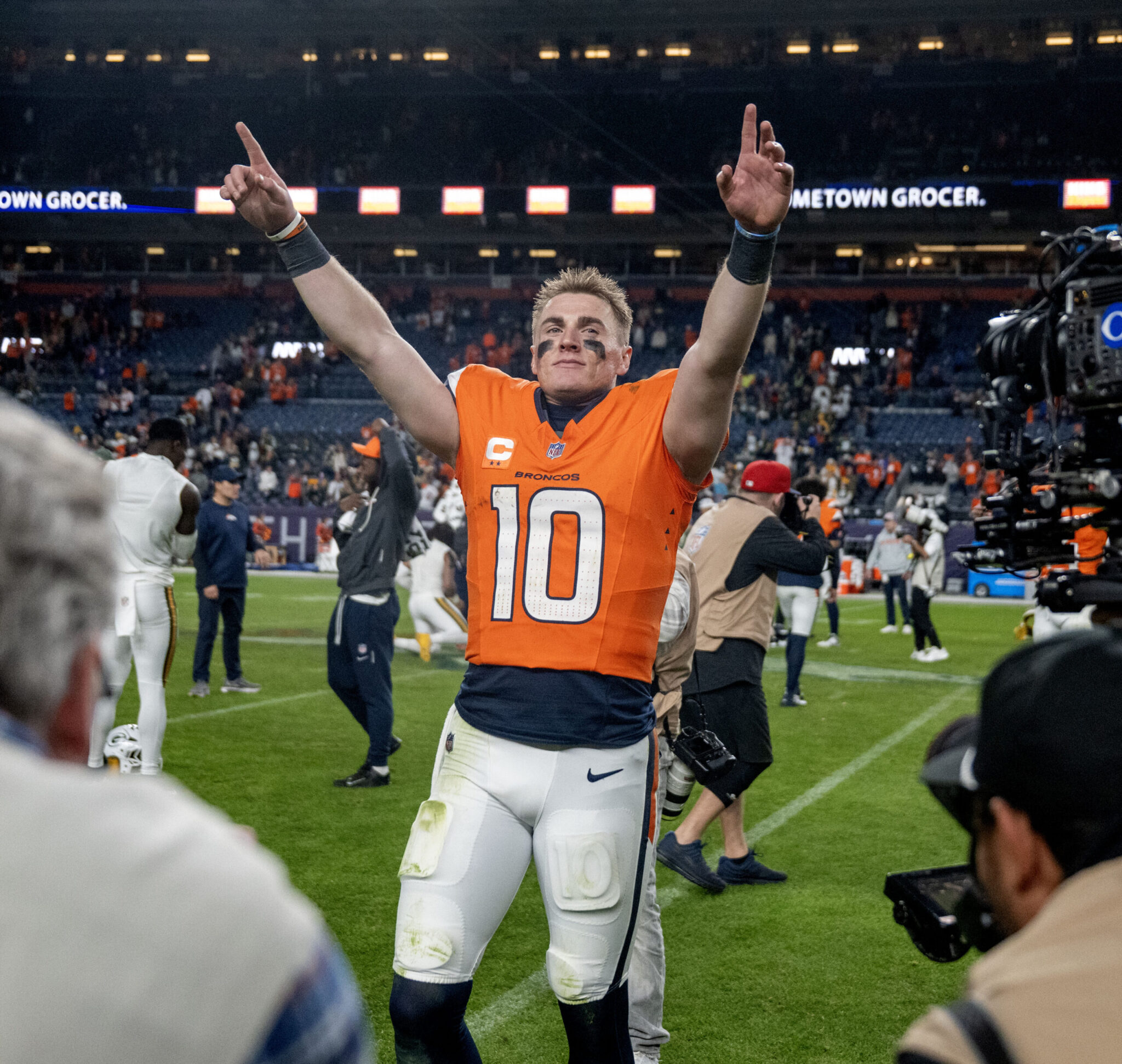 Broncos QB Bo Nix shines with four passing touchdowns in win over ...