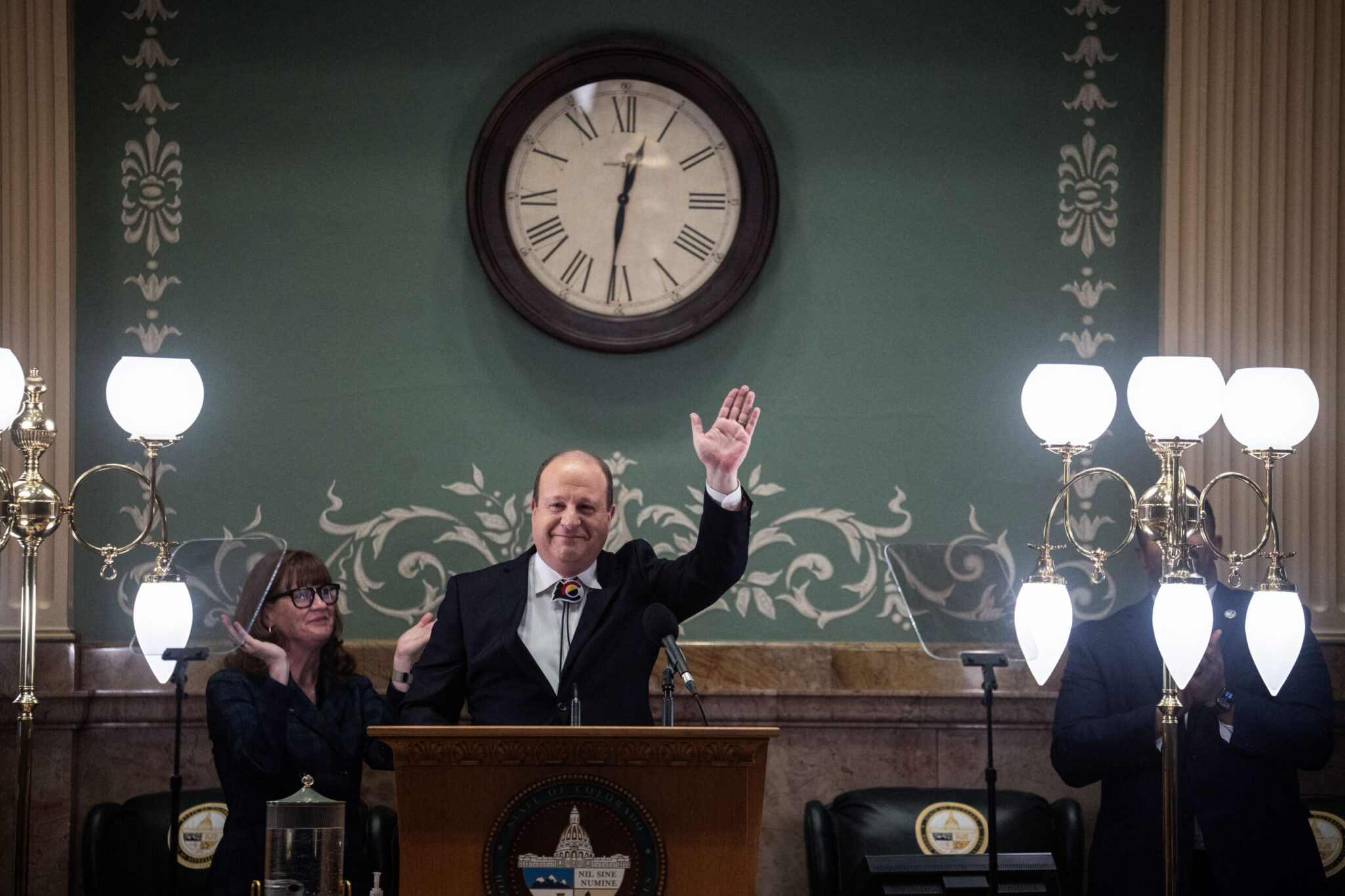 Joni Ernst announces retirement, leaving Iowa Senate seat open for 2026 ...