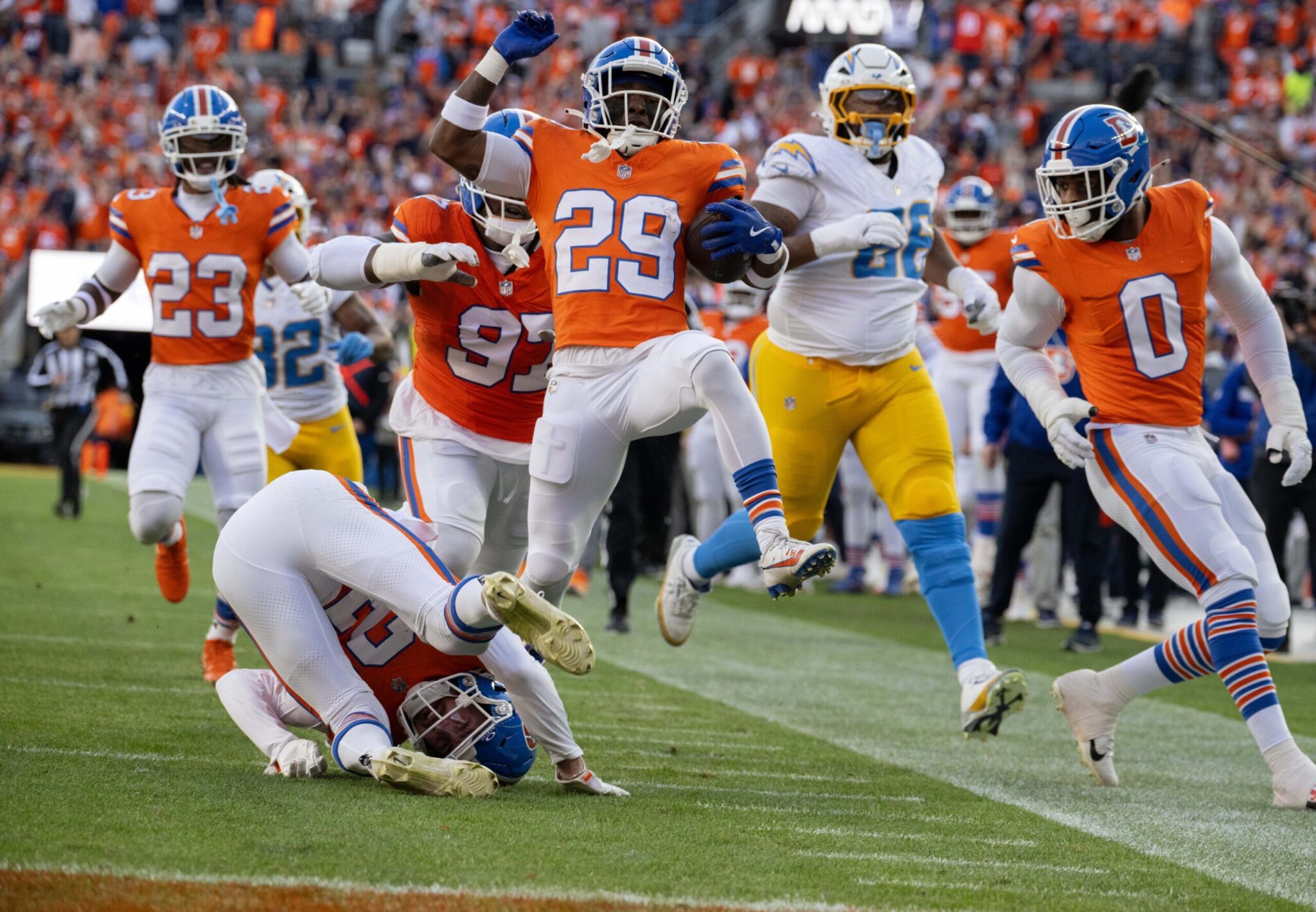 QB showdown between Broncos’ Bo Nix, Packers’ Jordan Love as good as it ...