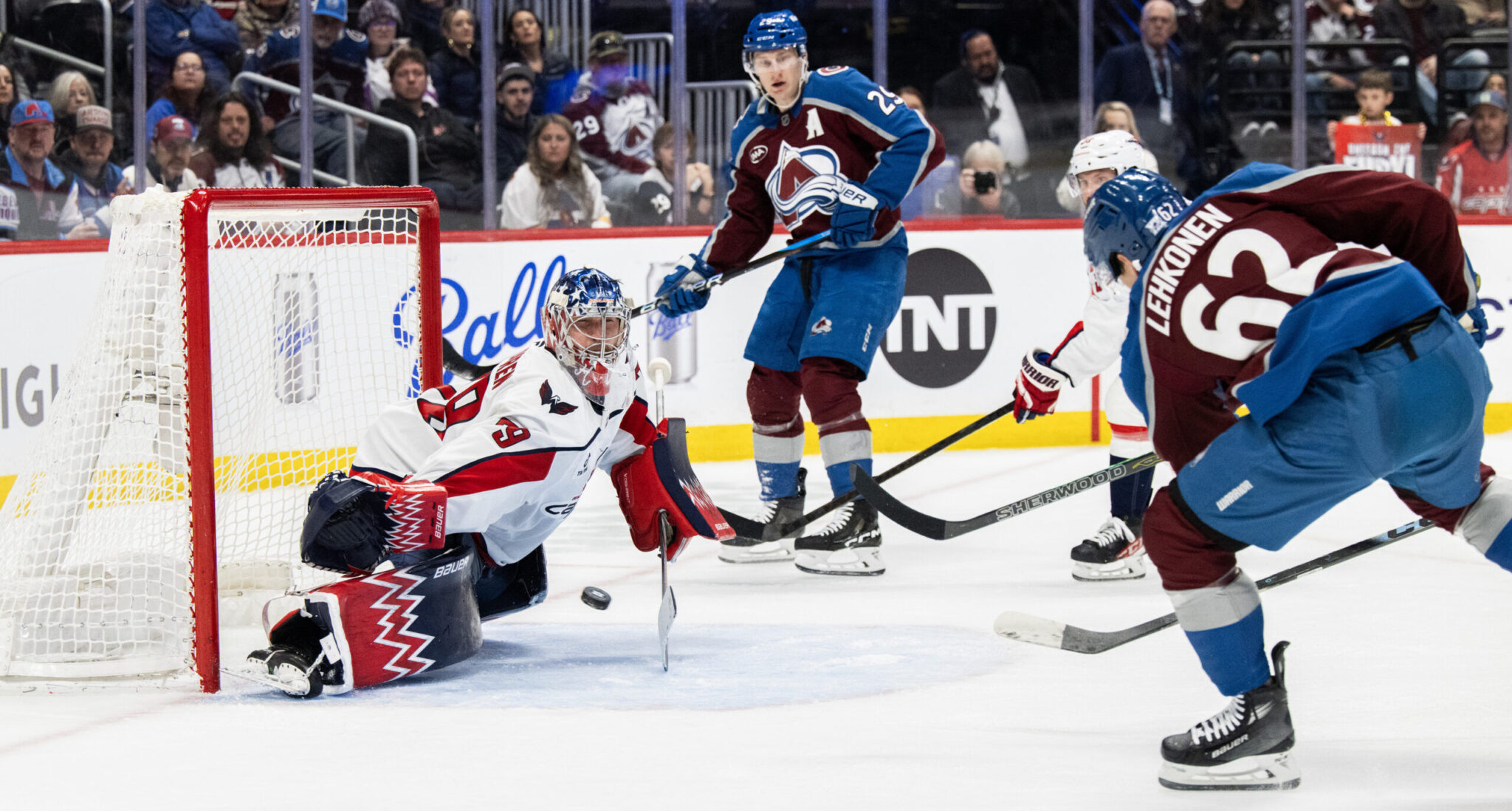 Martin Necas signs eight-year, $92 million extension with Colorado ...