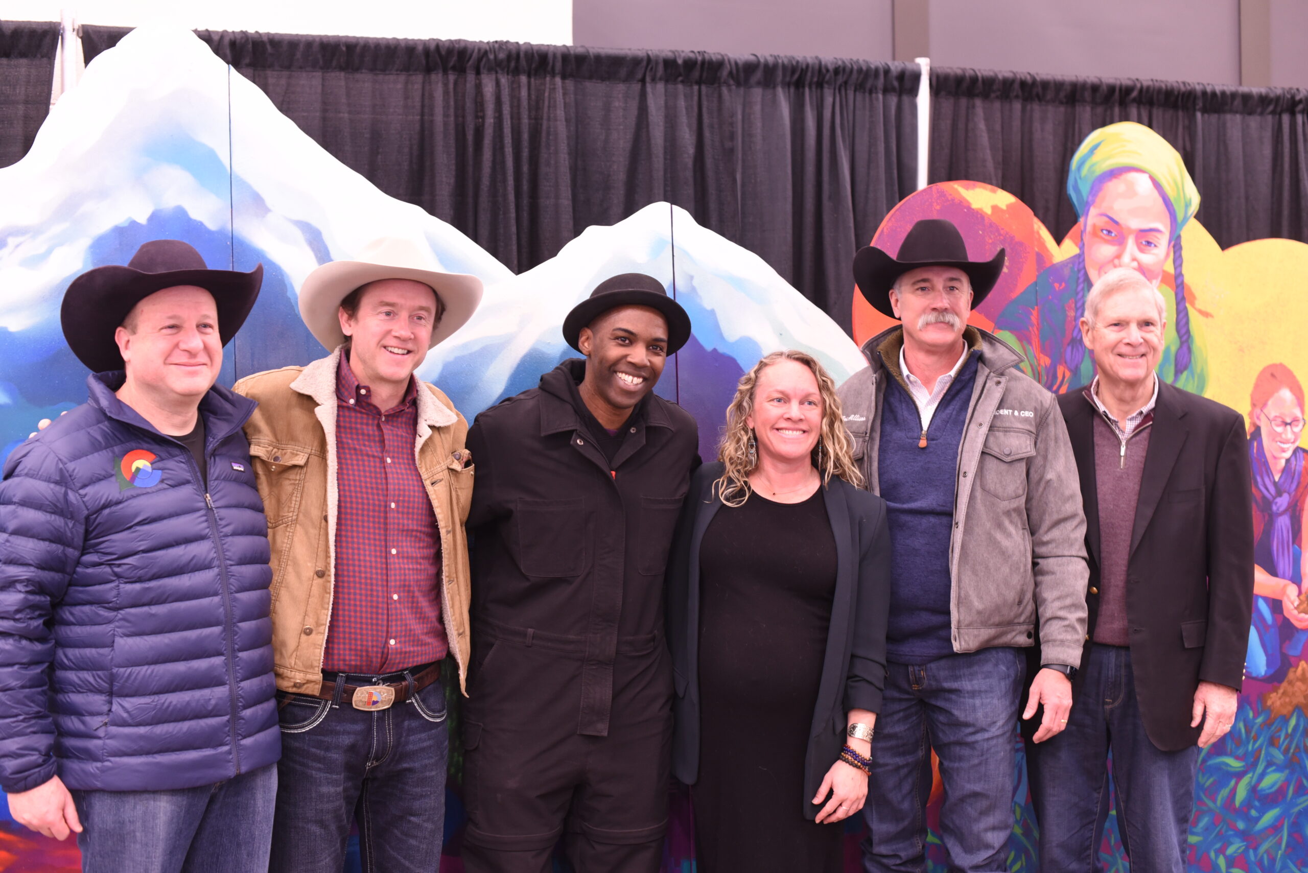 Polis, Johnston help unveil mural to the west to kick off Stock Show