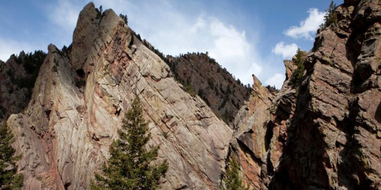 Climber sustains head injury after 50-foot fall in Colorado state park ...